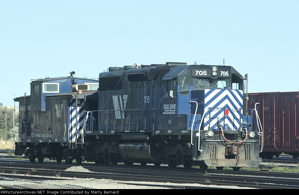 MRL 705 and Remote Control Caboose 1105